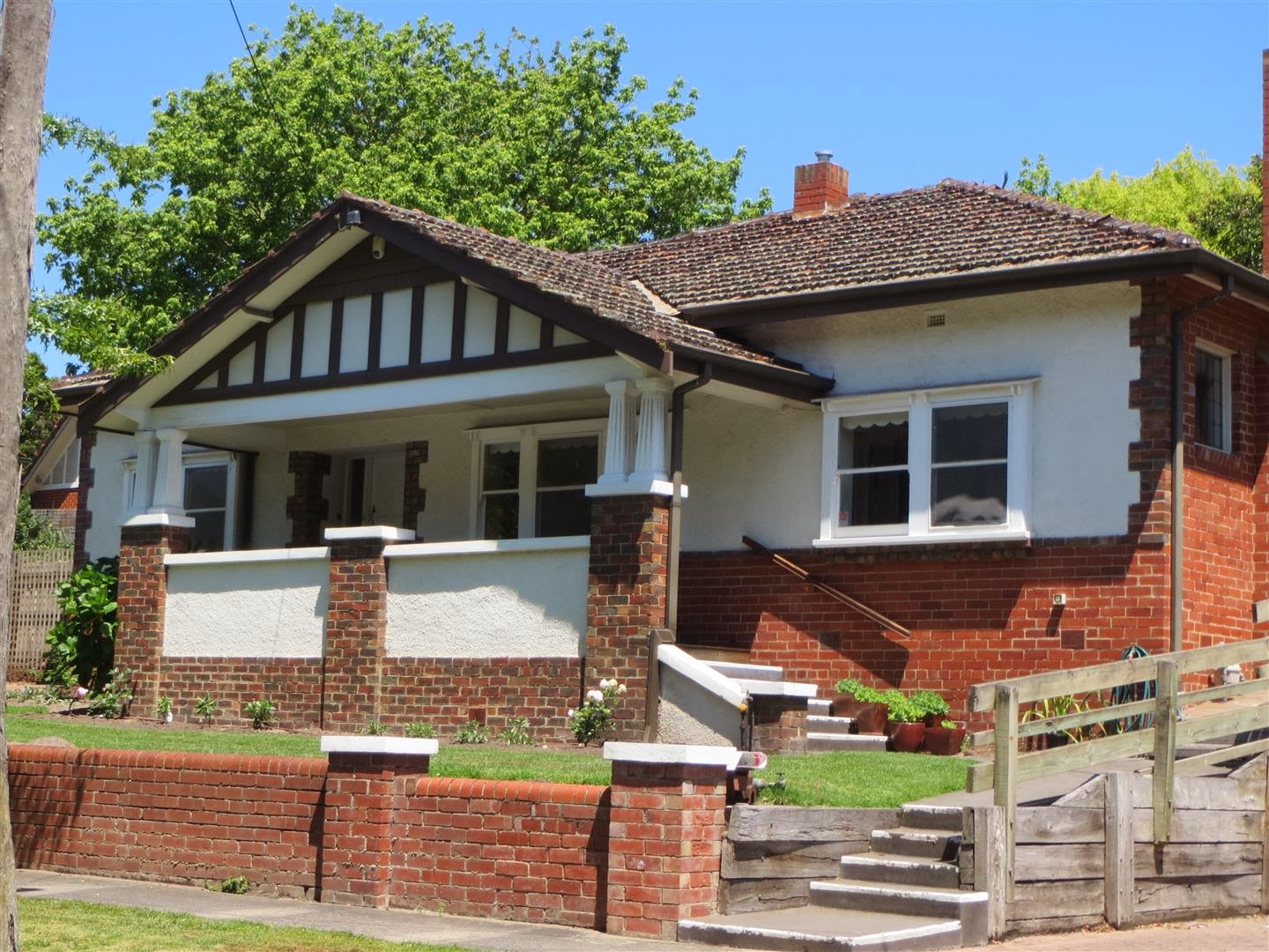 Q. Many older Perth houses are known as Californian bungalows. What is ...